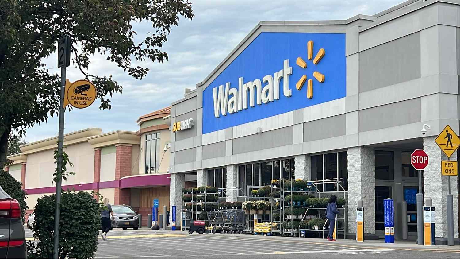 1,000 Walmart Foods to Go Dye-Free by 2027 - FoodManifest